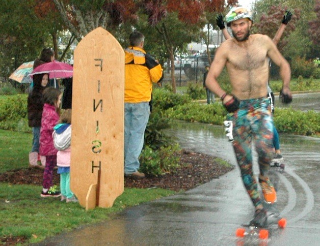 Skateboards race in spite of rain | Arlington Times