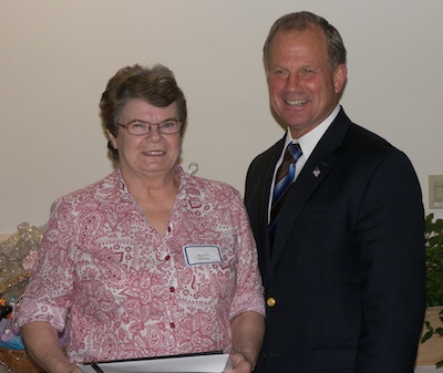 Arlington Police volunteer receives service award | Arlington Times