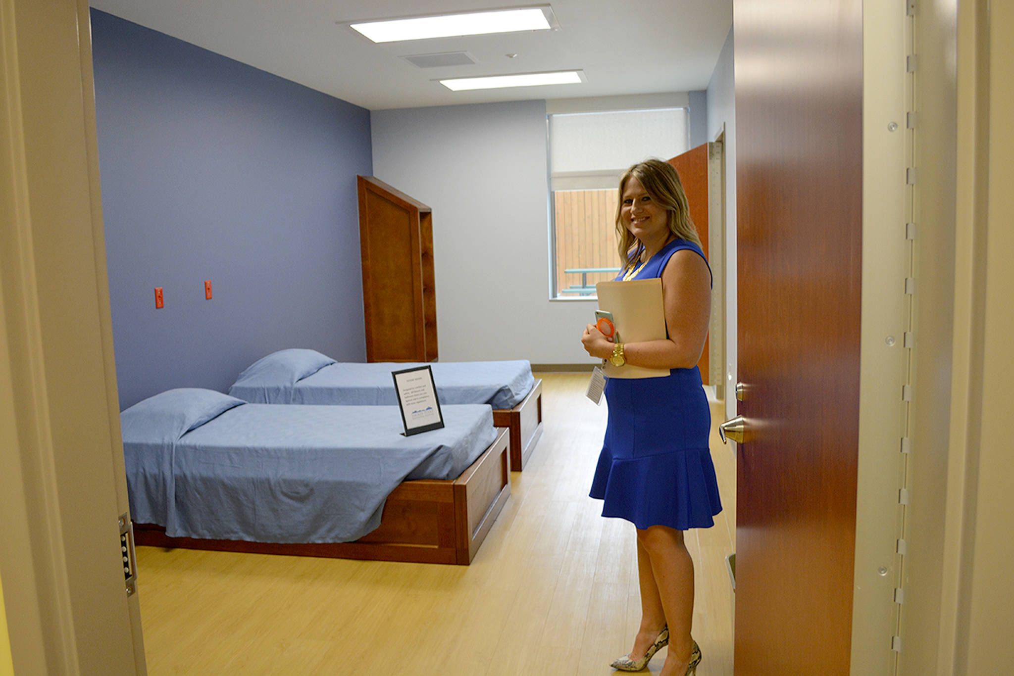 Governor helps open new 115-bed Smokey Point Behavioral Hospital (slide ...