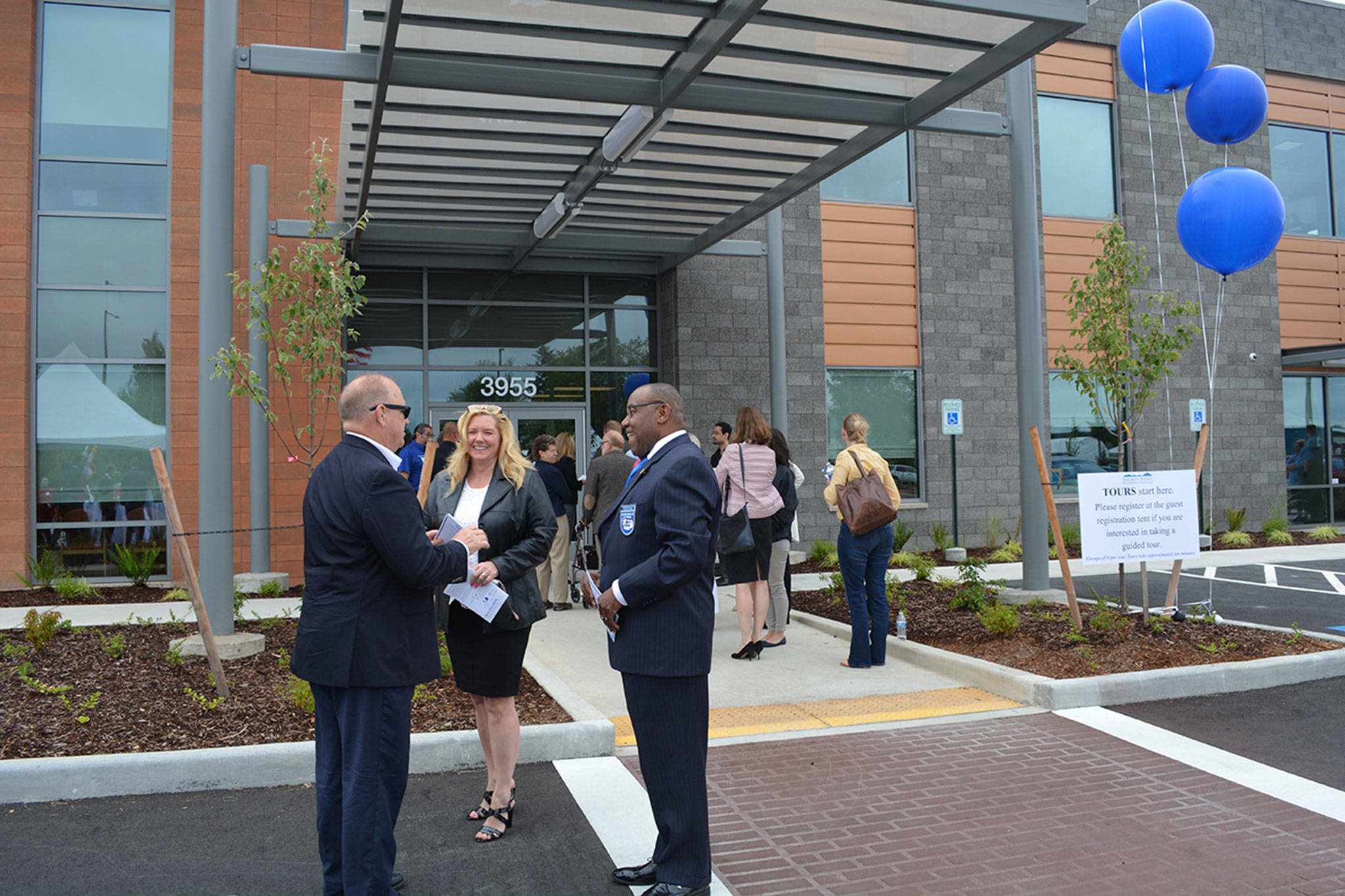 Governor helps open new 115-bed Smokey Point Behavioral Hospital (slide ...