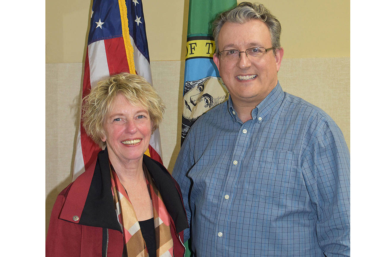 2 new Arlington school board members sworn in | Arlington Times