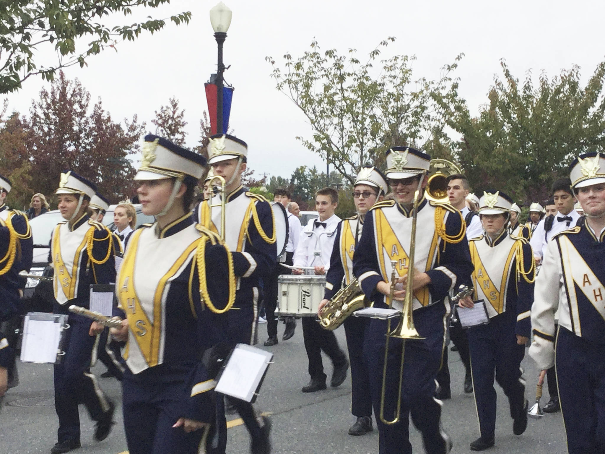 SLIDESHOW - Eagles land for homecoming parade in A-Town | Arlington Times